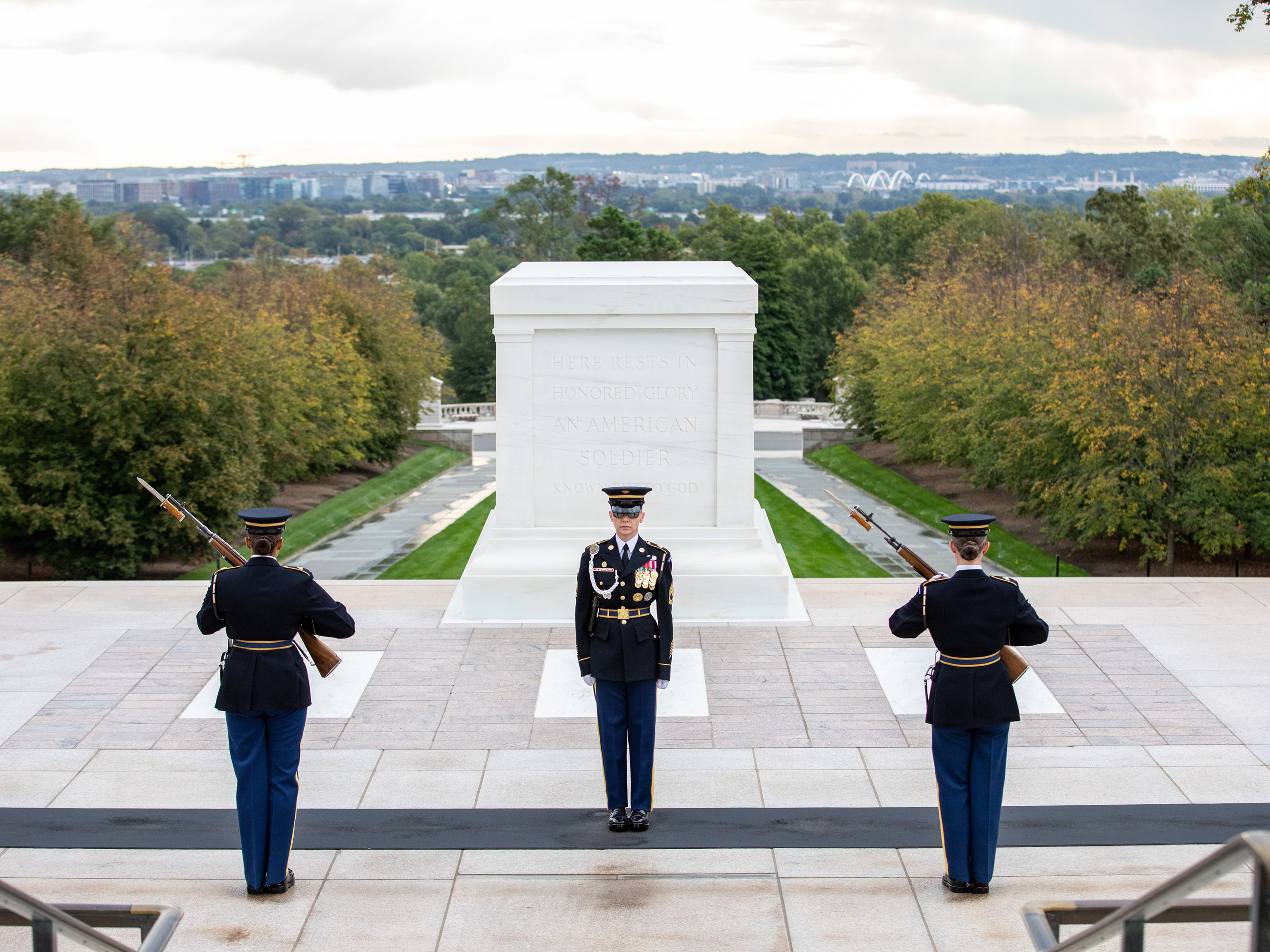 The Tomb of the Unknown Soldier had its first all-female guard change ...
