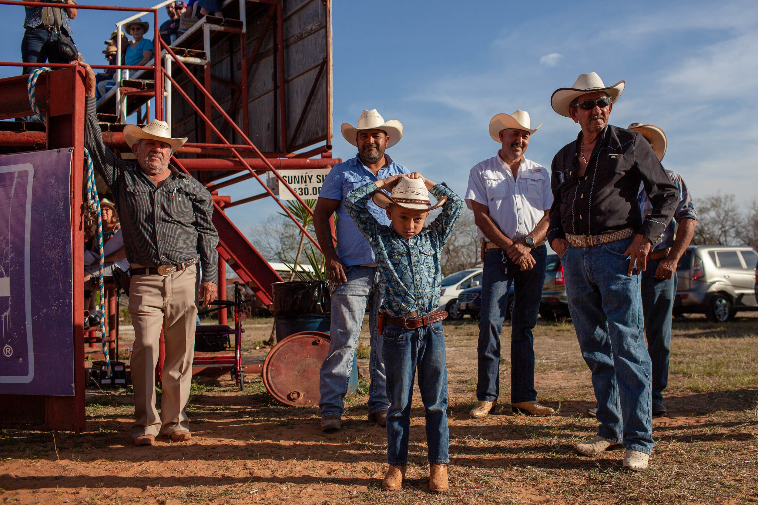 A photographer captured the art of bloodless bullfighting in Texas for ...