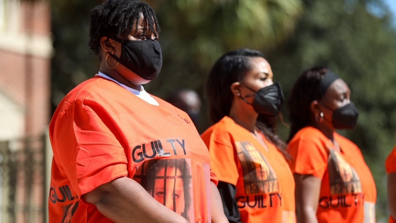 Family of Ahmaud Arbery leads rally ahead of trial of men charged in ...