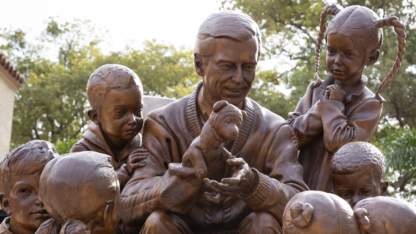 Mister Rogers statue: Florida college honors TV icon's work for ...