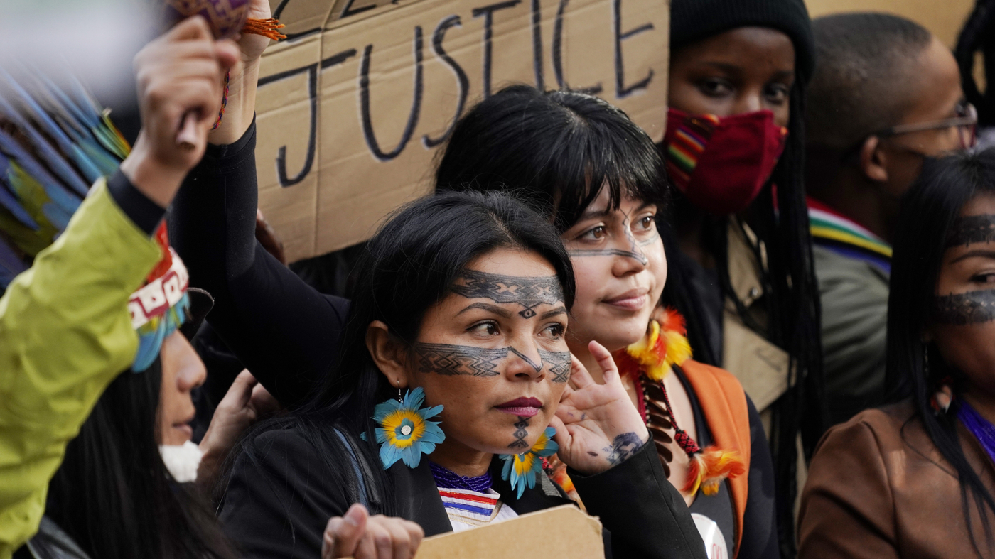 Climate protest: Thousands of young activists march outside COP26 : NPR