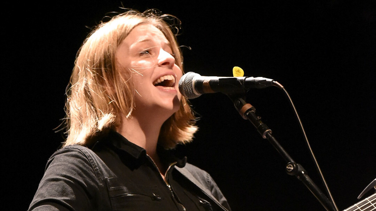 Jade Bird's 'Different Kinds of Light' spotlights her skill as a ...