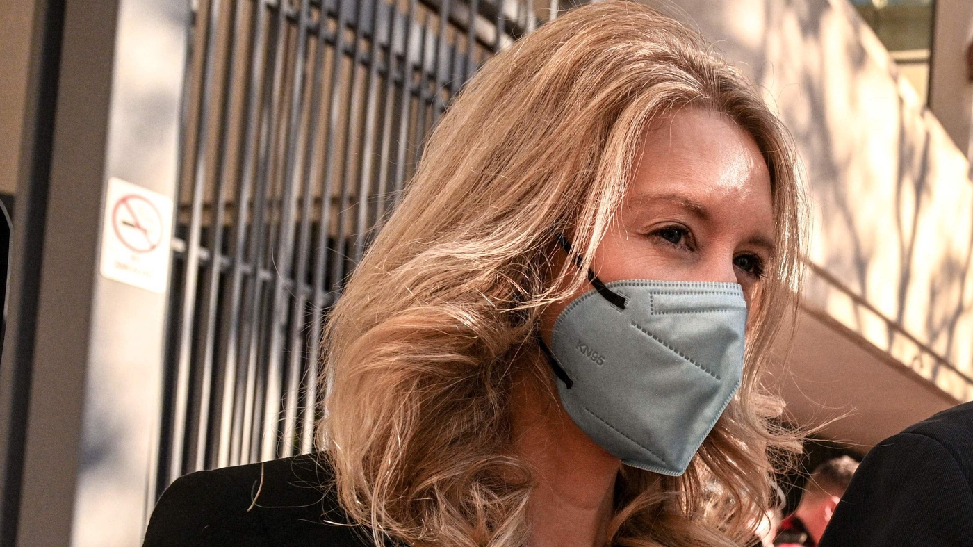 Elizabeth Holmes grilled by prosecutors on witness stand : NPR