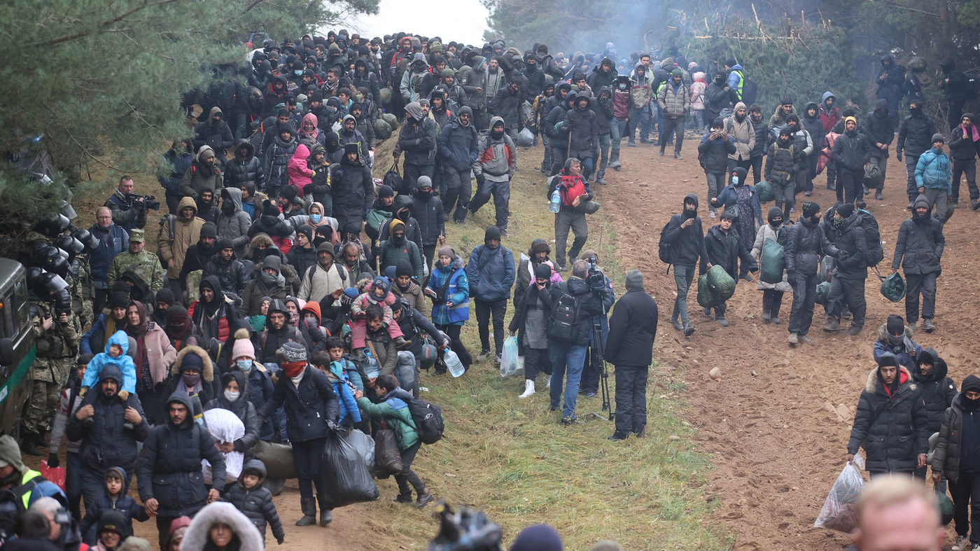 White House warns of increasing use of migrants as weapons : NPR