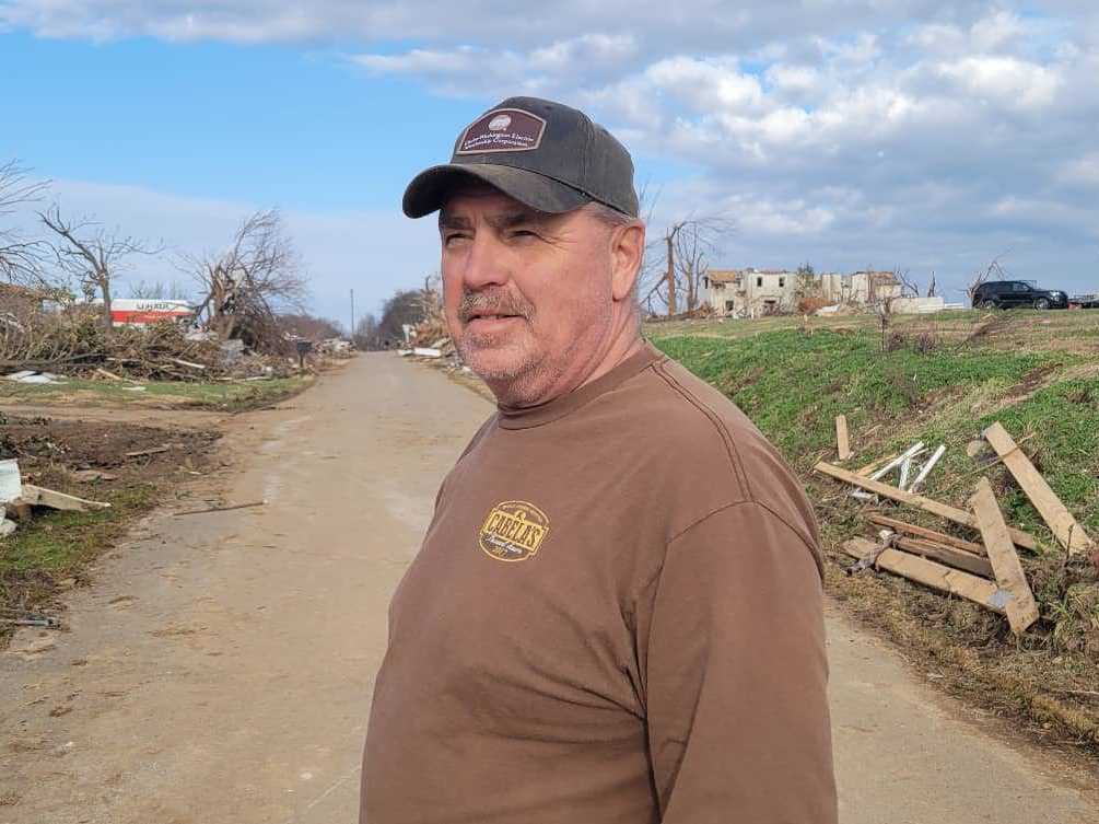 In Kentucky towns slammed by tornadoes, weary residents are picking up ...