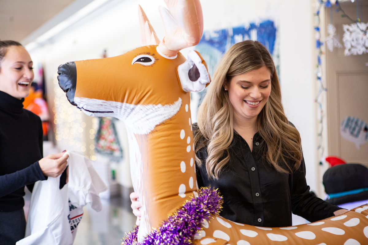 Members of Congress square off in holiday decorating competition on ...