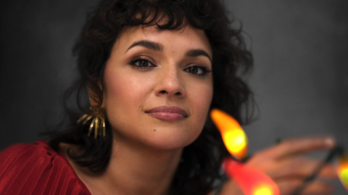 Norah Jones captures the nostalgia and magic of Christmas : World Cafe ...