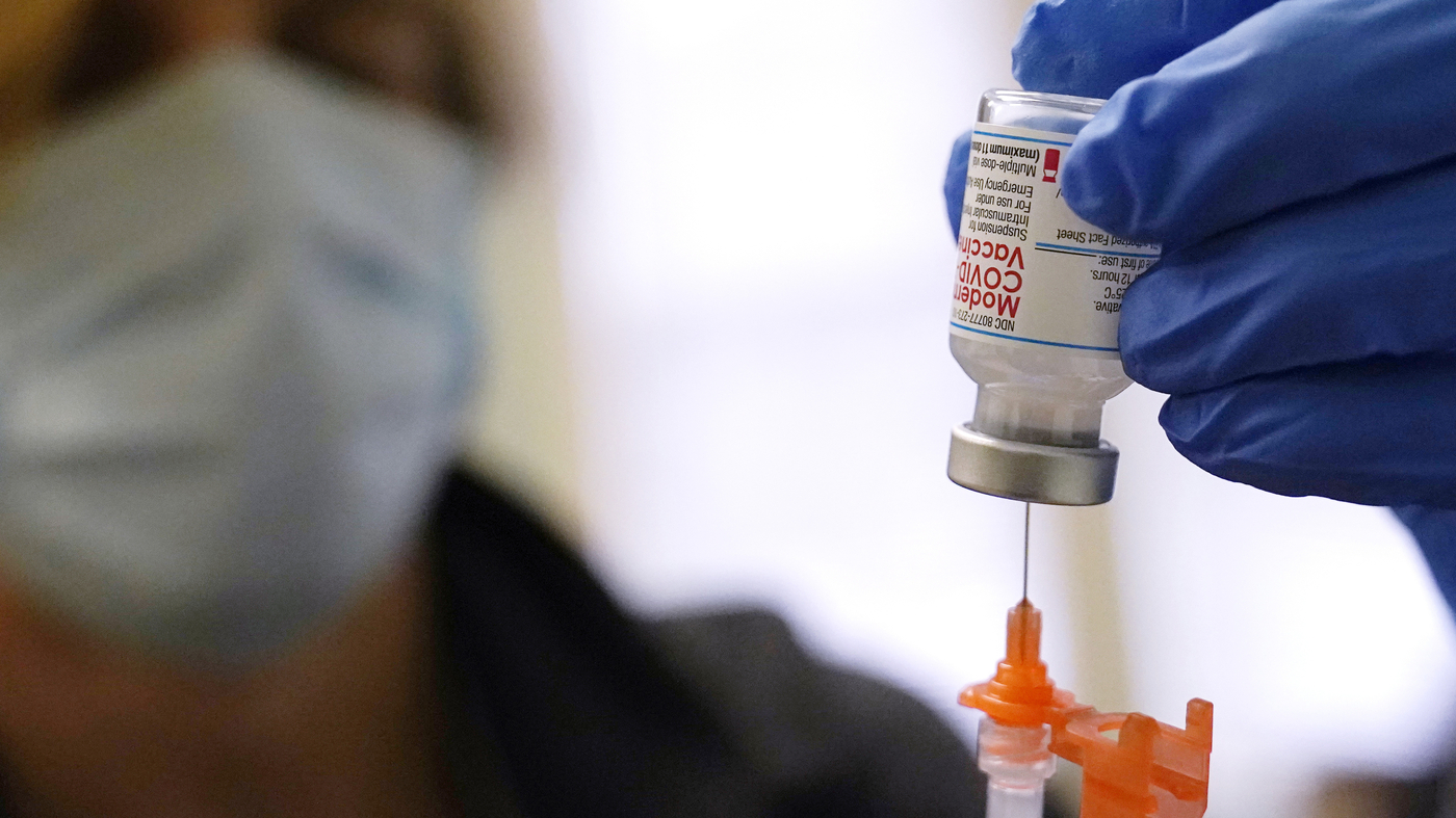 FDA shortens period between Moderna vaccine and booster to 5 months ...