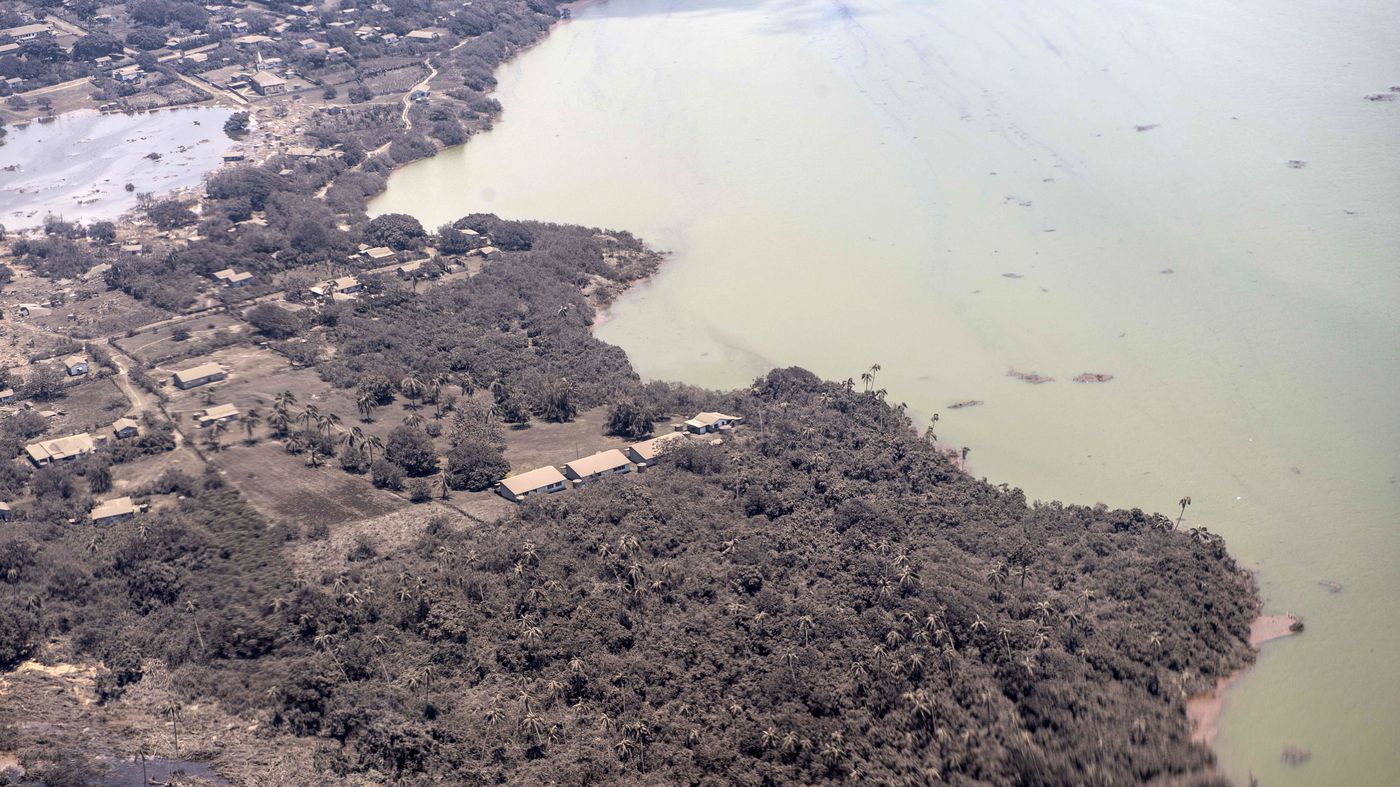 Satellite images show the aftermath of Tonga volcano's eruption : The ...