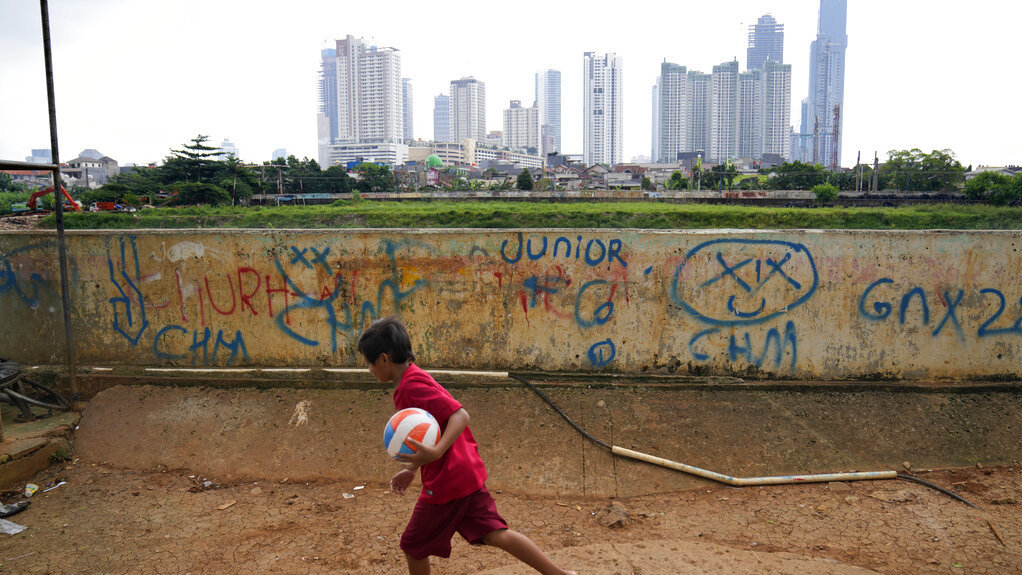 Indonesia's capital is rapidly sinking into the sea : NPR
