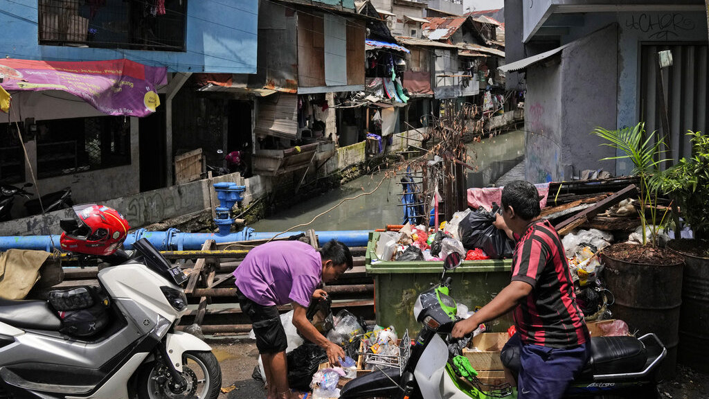Indonesia's capital is rapidly sinking into the sea : NPR