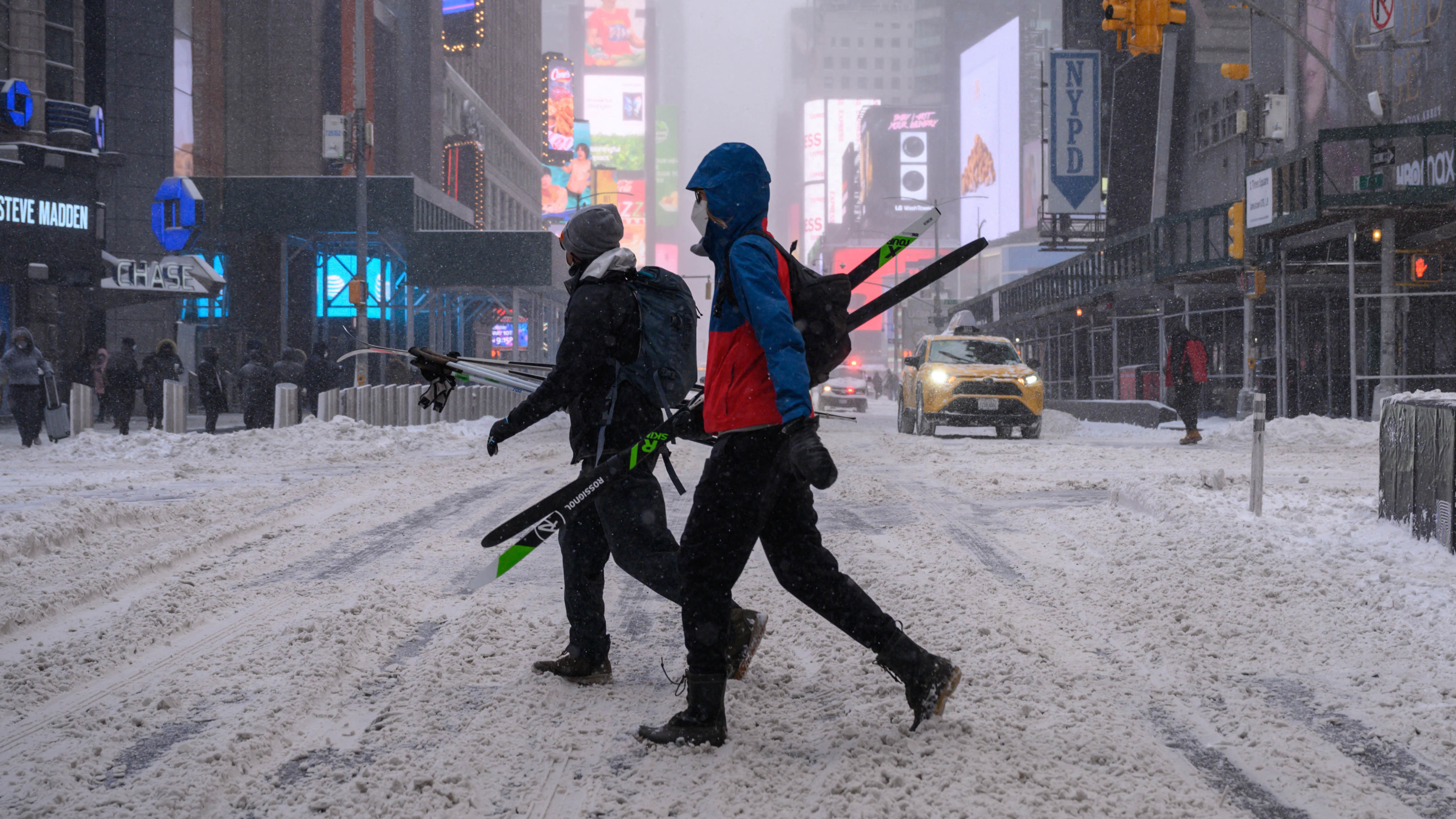 A winter storm piles snow and creates blizzard conditions in the ...