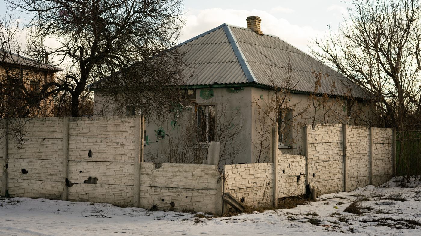 Look inside life along Ukraine's border with Russia, where war is a way ...