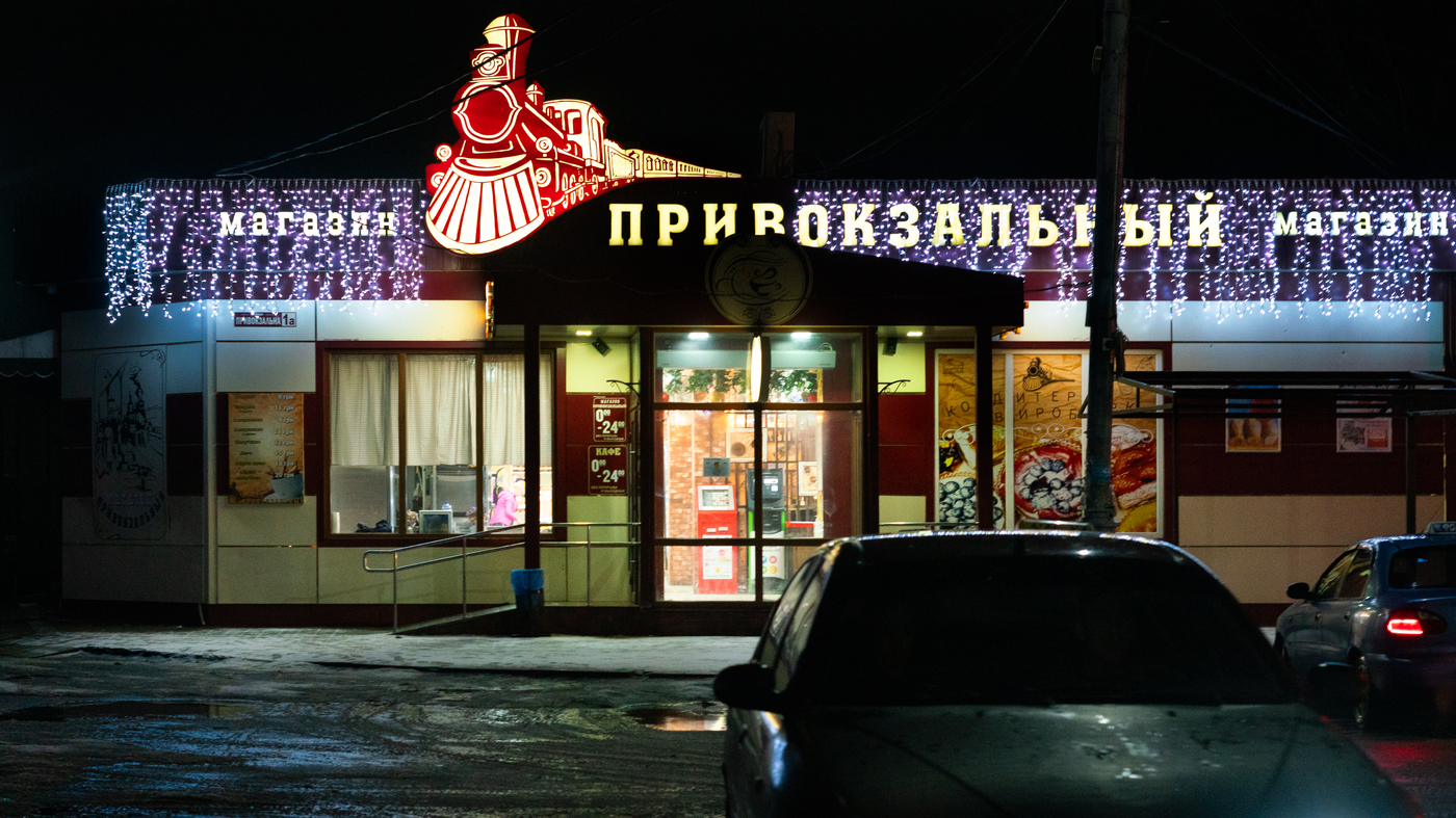 Look inside life along Ukraine's border with Russia, where war is a way ...