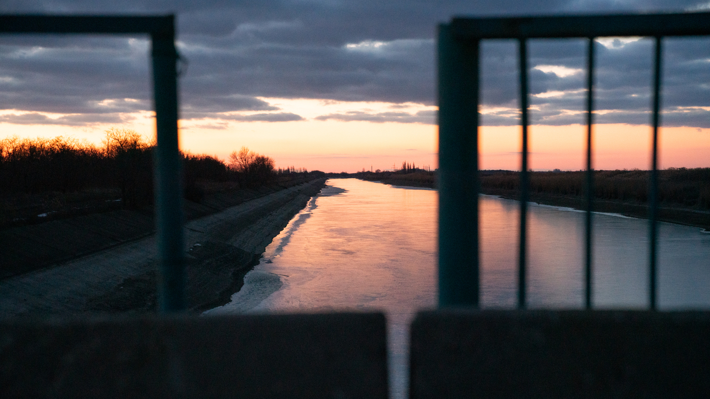 On the Crimean borderland, Ukrainians define their identity : NPR