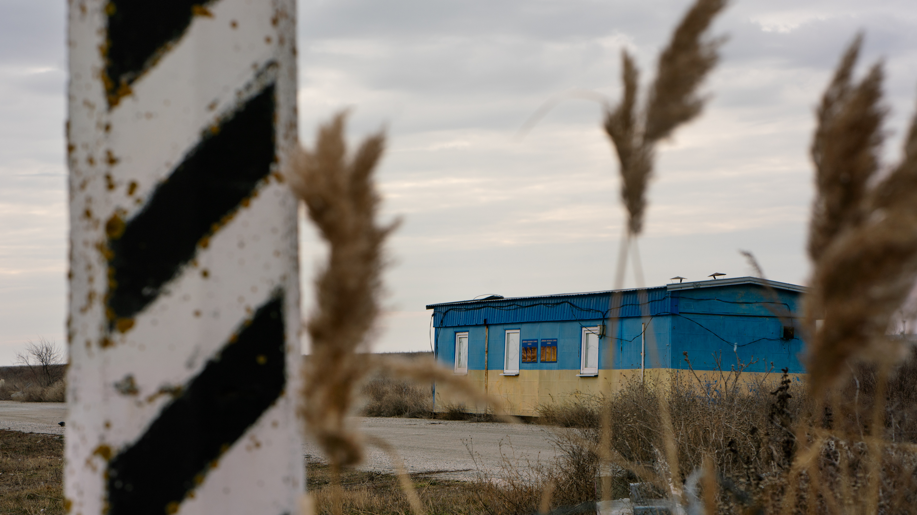 On the Crimean borderland, Ukrainians define their identity : NPR