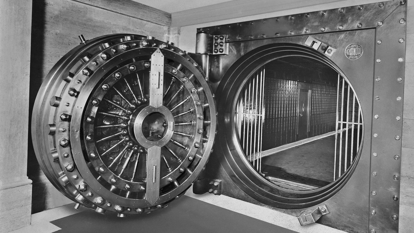 How thieves successfully robbed a bank without ever entering the ...