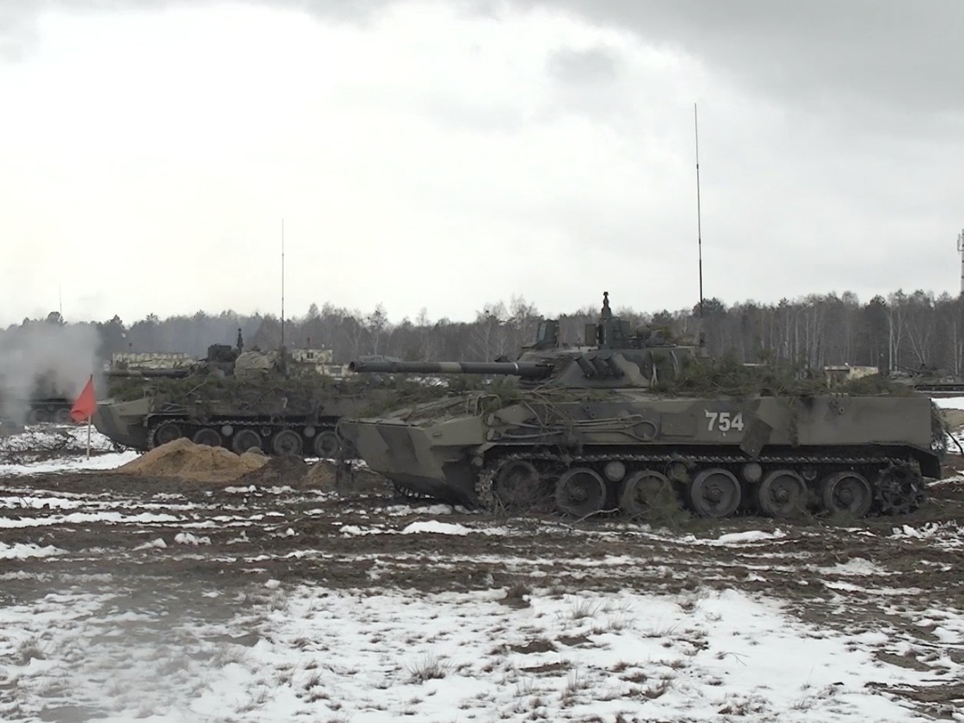 Russia holds a massive military exercise with Belarus, raising concerns ...