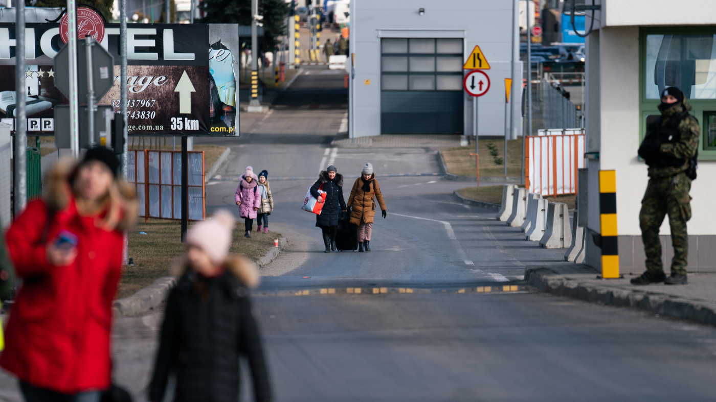 Ukraine-Poland border after Russian invasion : The Picture Show : NPR