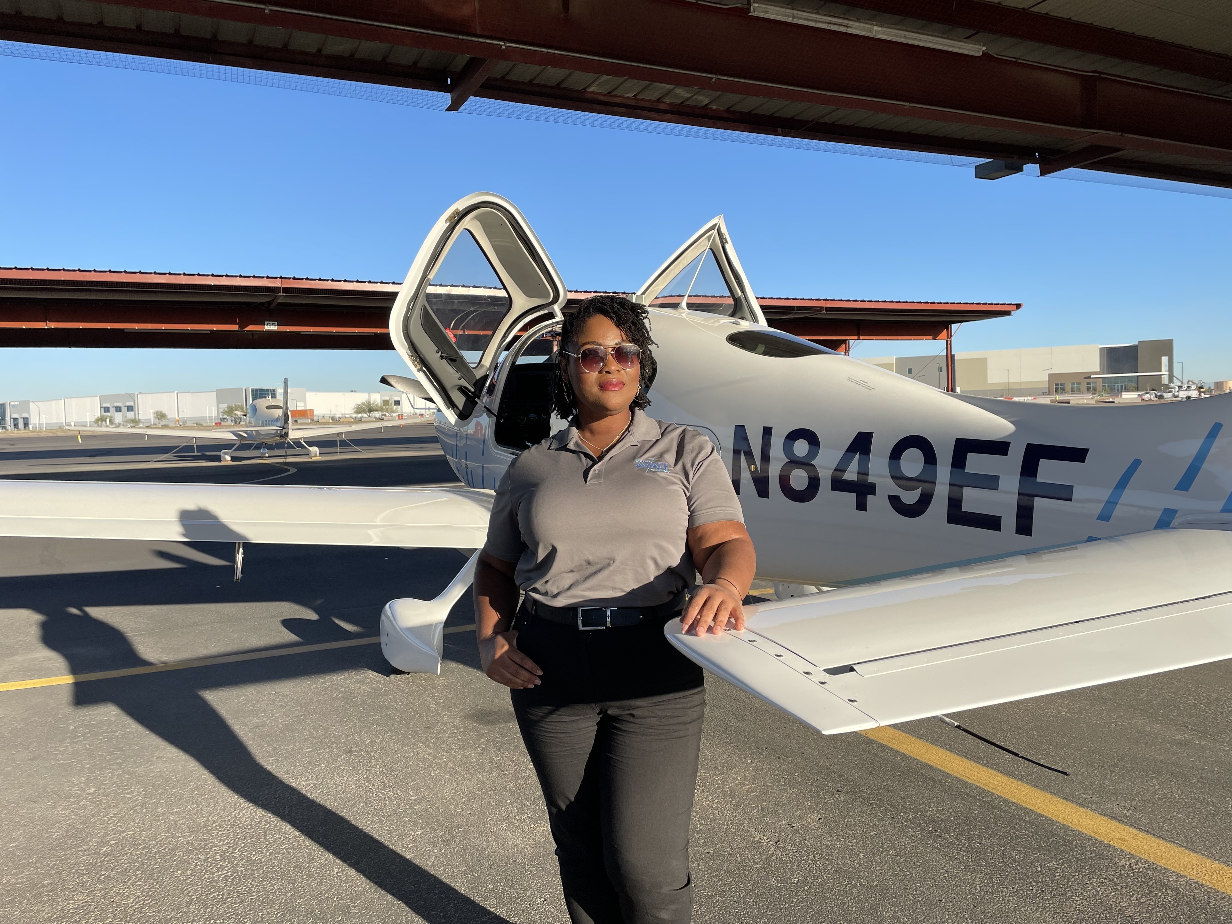 Few women of color are pilots. United Airlines' flight school is ...