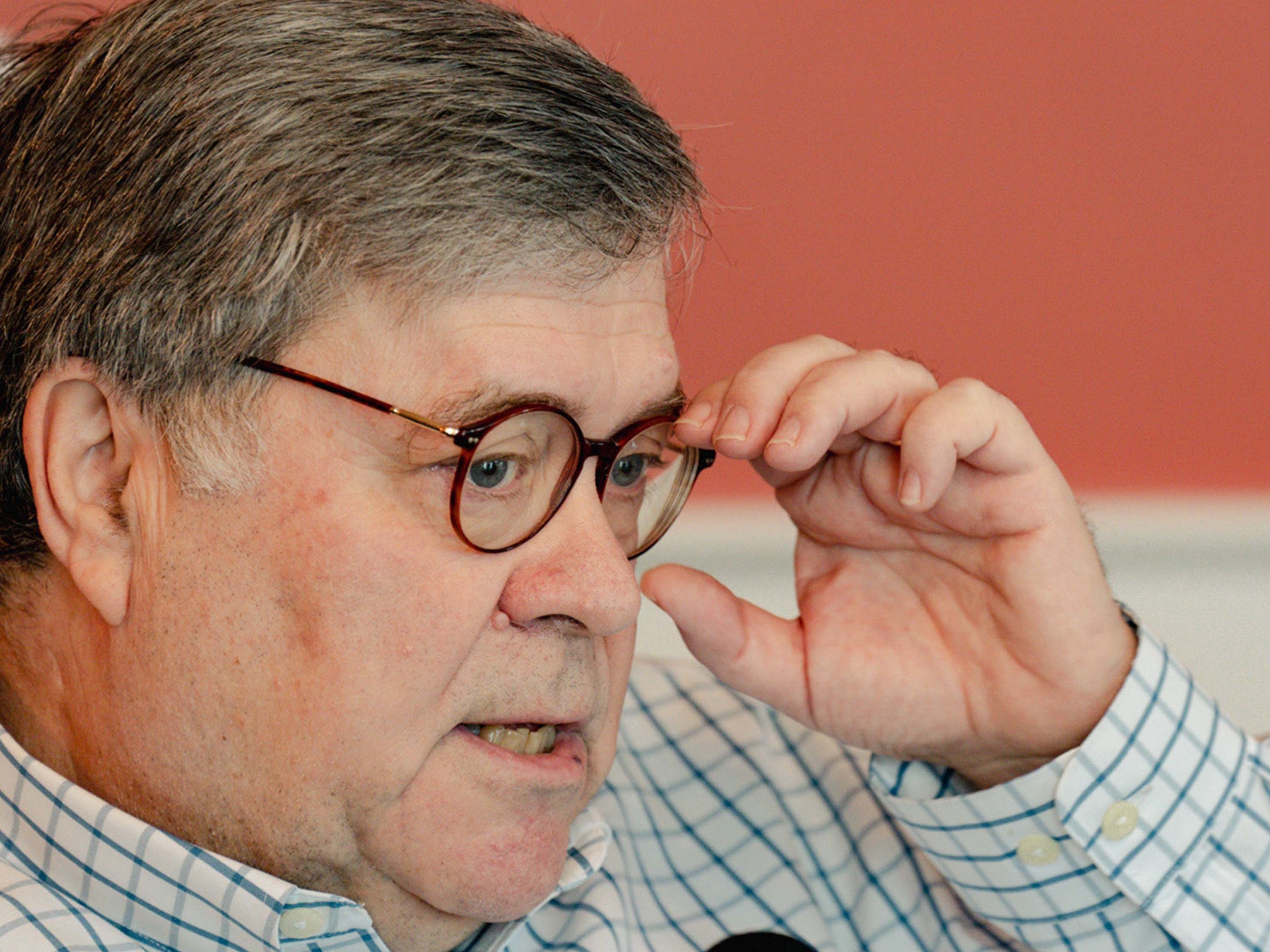 Bill Barr won't back a 2024 Trump run but doesn't quite condemn his ...
