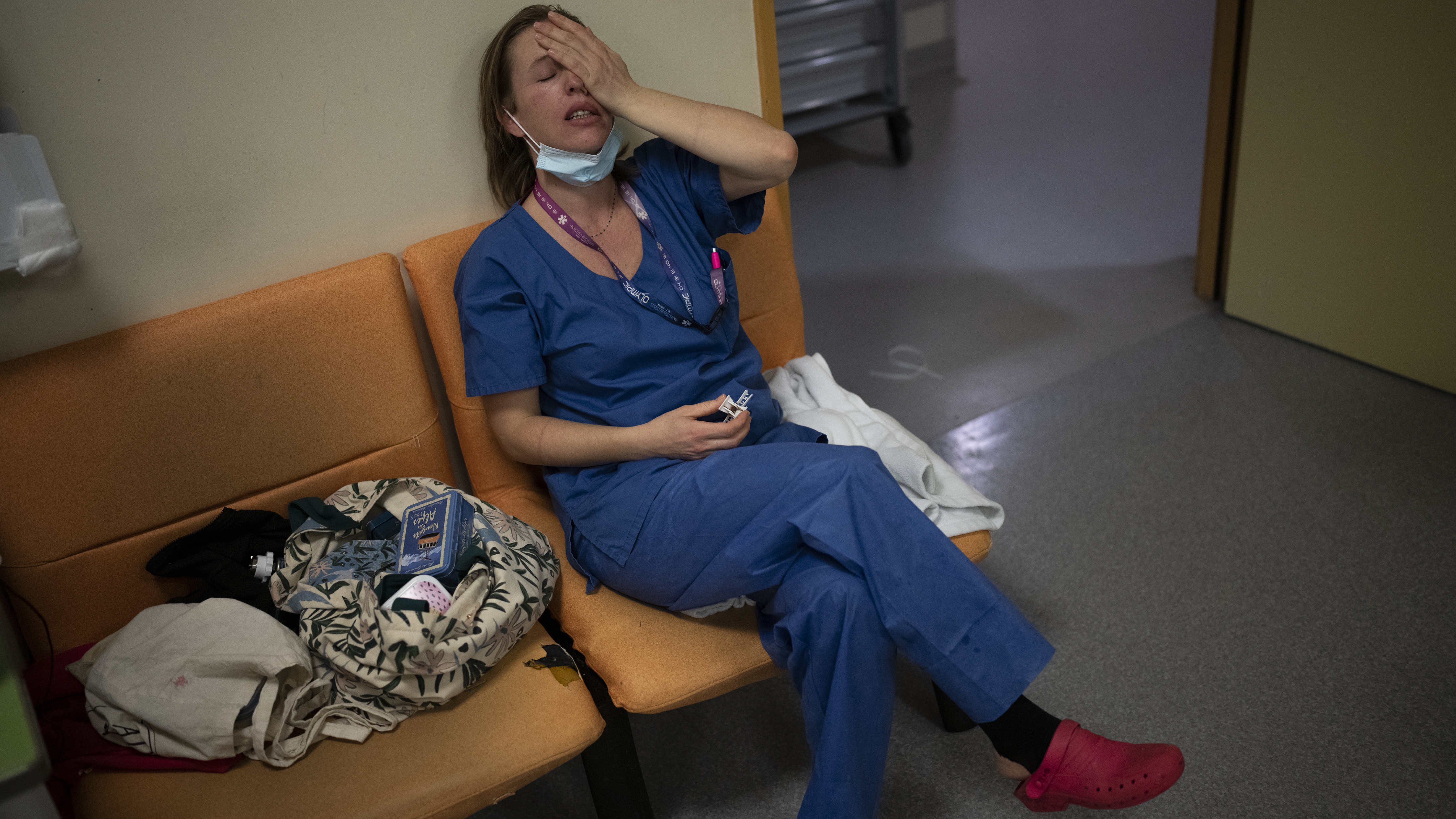 Death toll surpasses 6 million for pandemic now in 3rd year : NPR