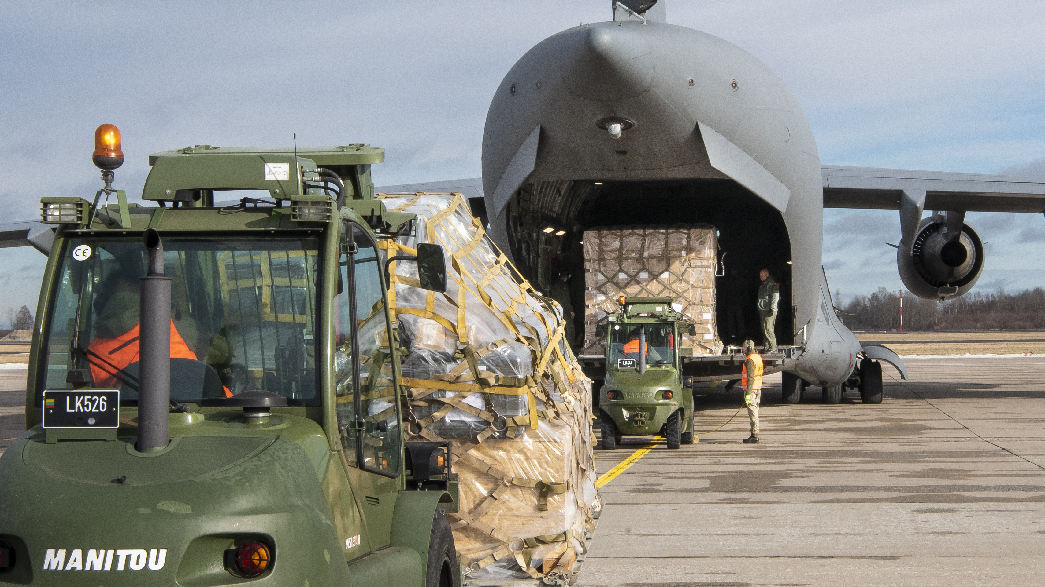 With small, portable weapons, Ukraine's fighters keep Russia at bay : NPR