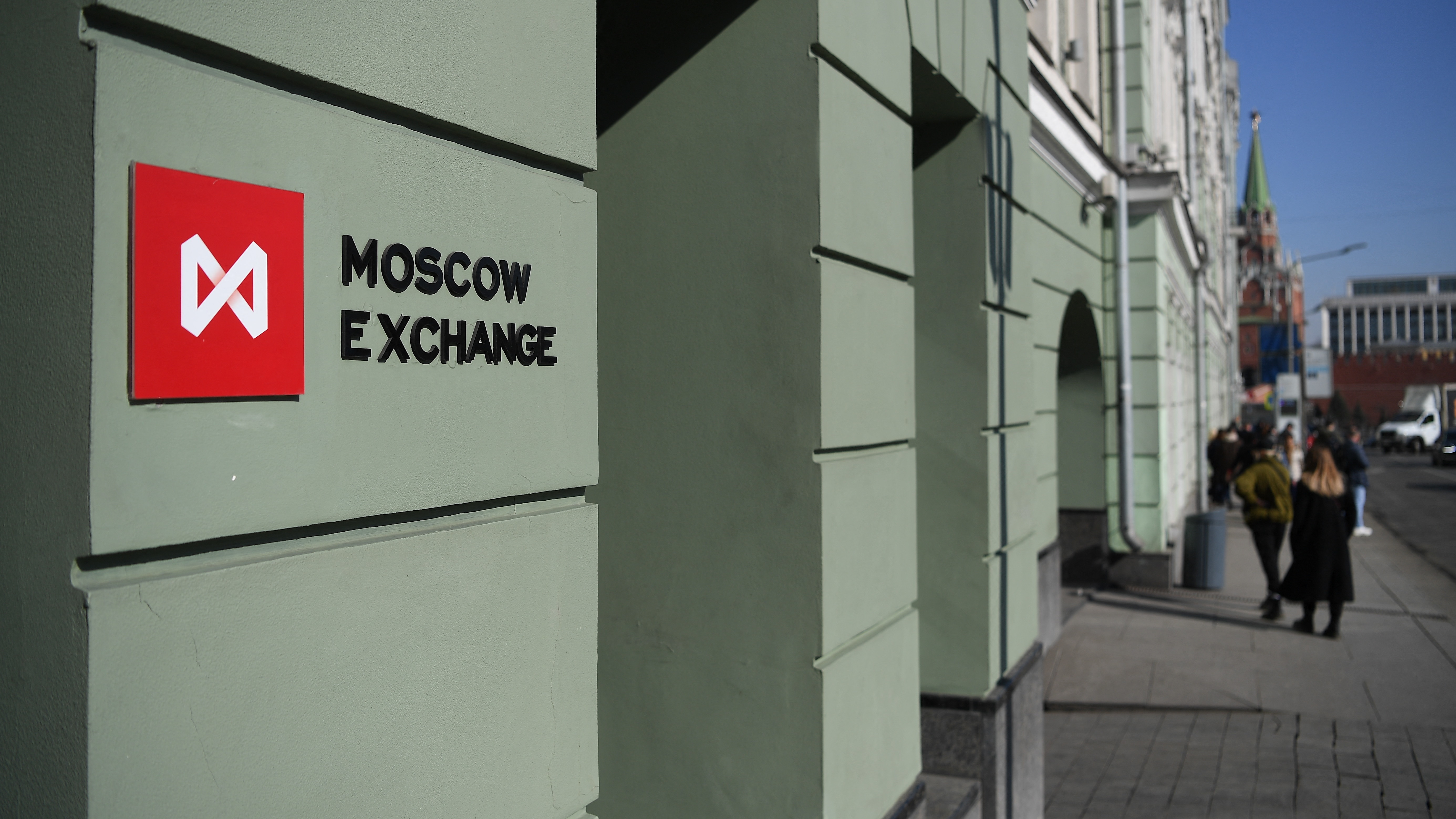 Russia's stock market opens as the US adds new sanctions : The ...