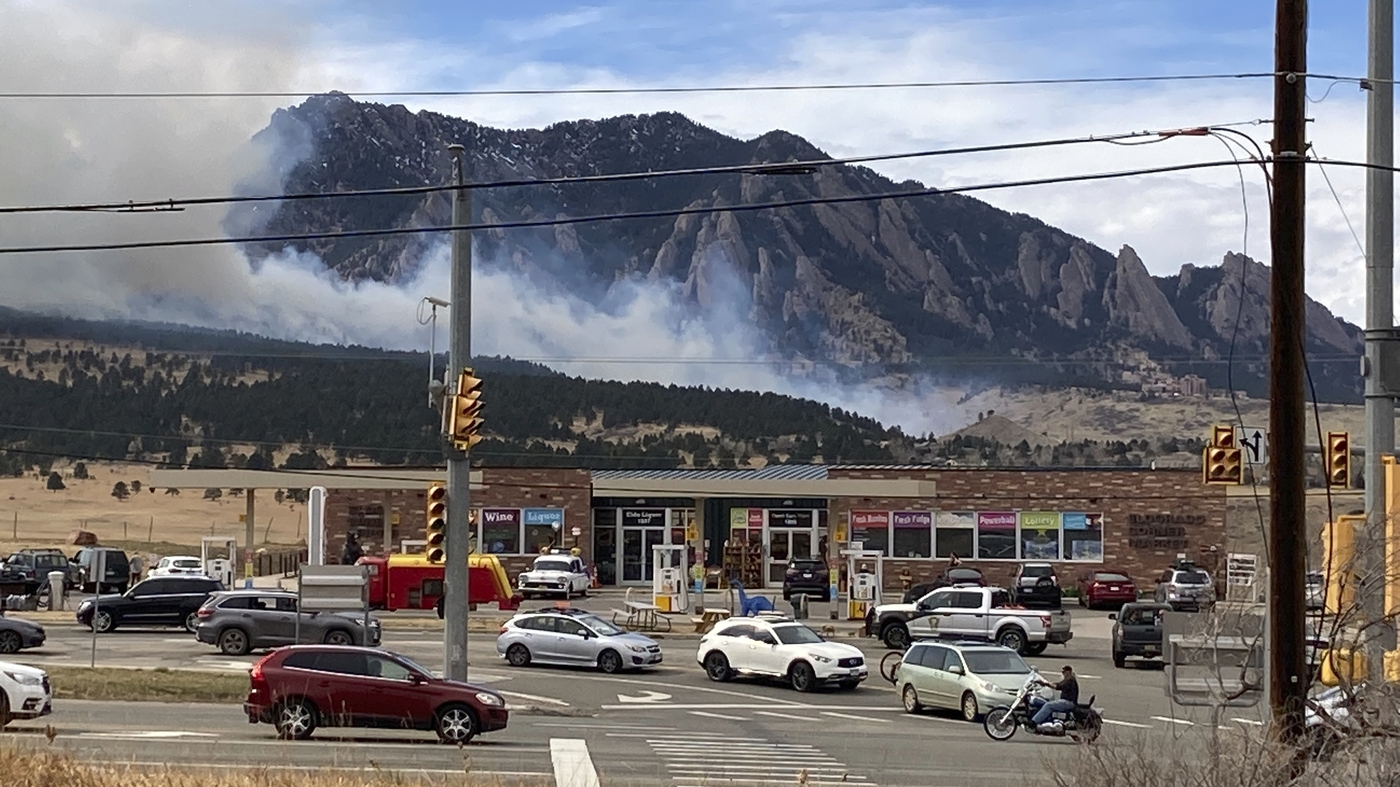 Colorado wildfire: Thousands ordered to evacuate : NPR
