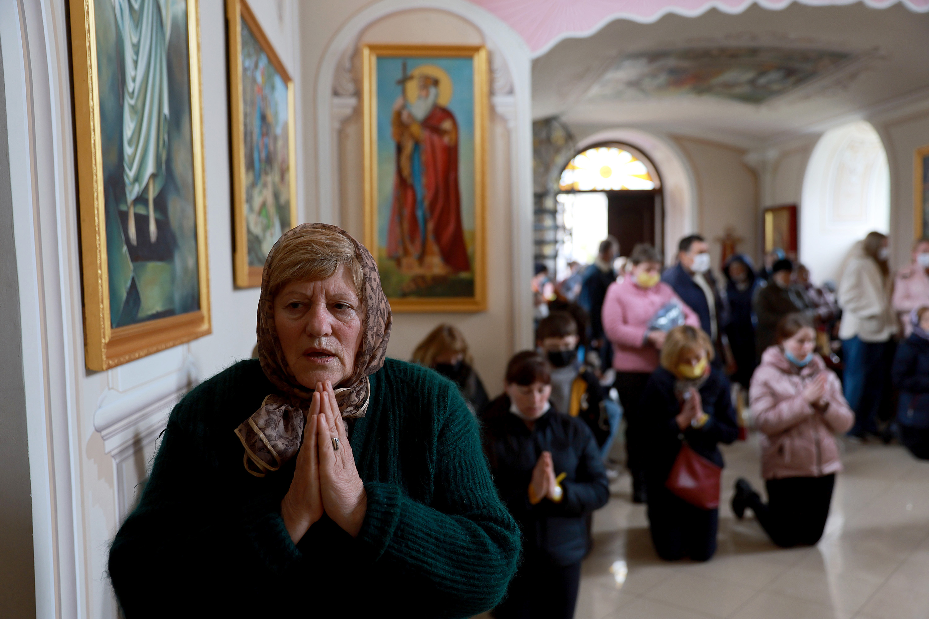 Photos: Russia keep up attacks in many parts of Ukraine, as millions ...