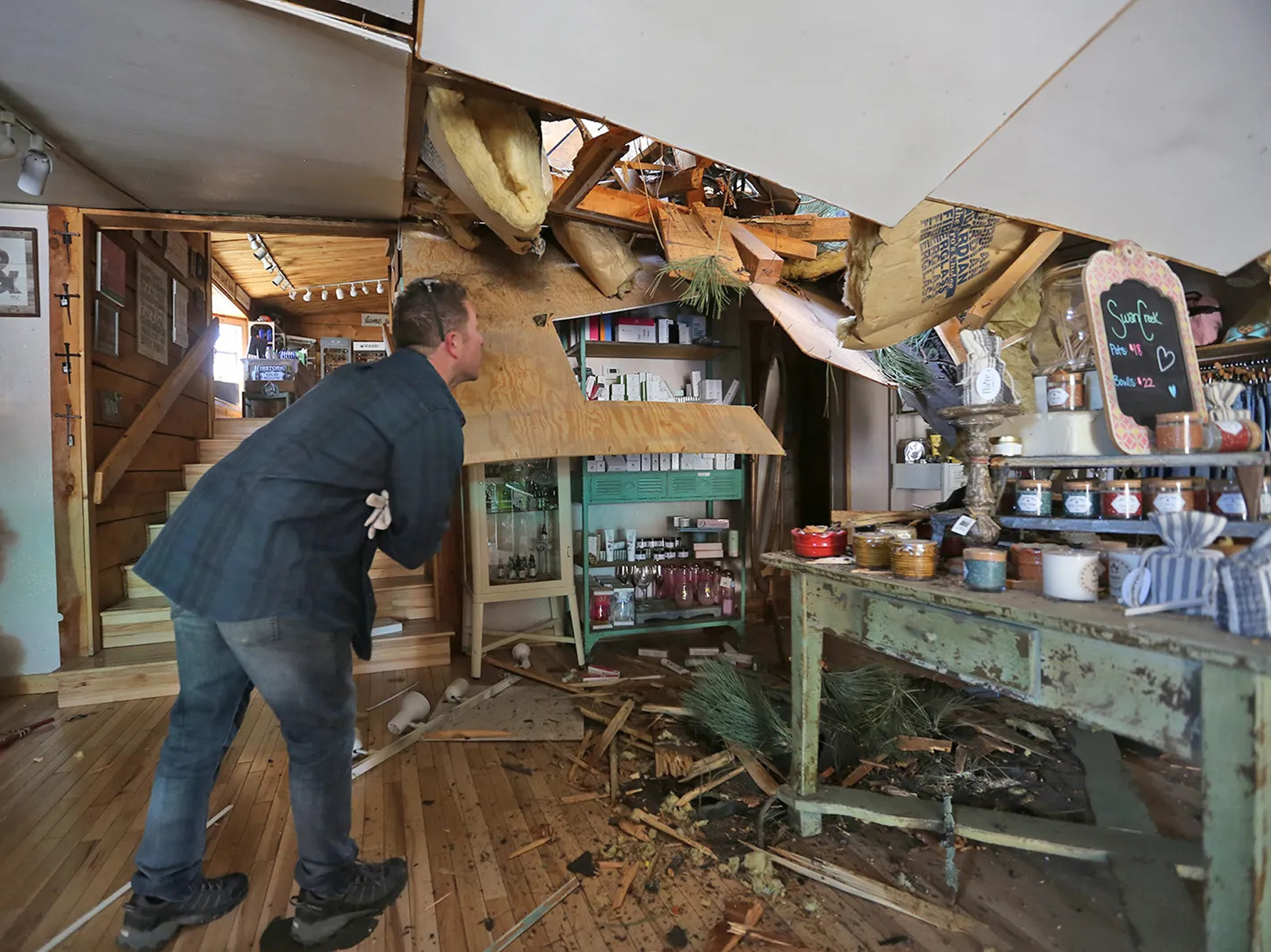 Authorities lift some evacuation orders after a fire breaks out in New ...