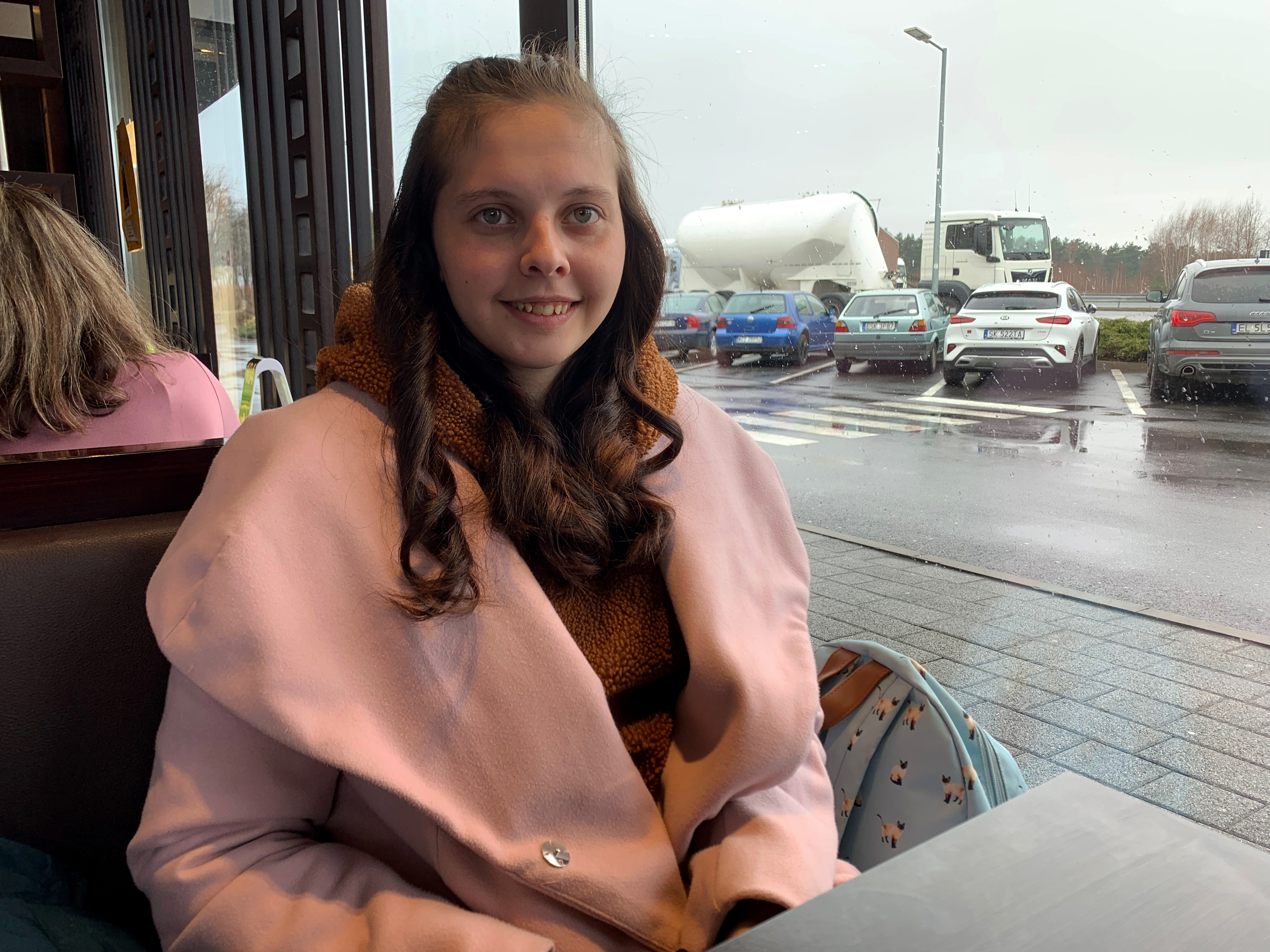 Polish women band together to give Ukrainian women car rides to safe ...
