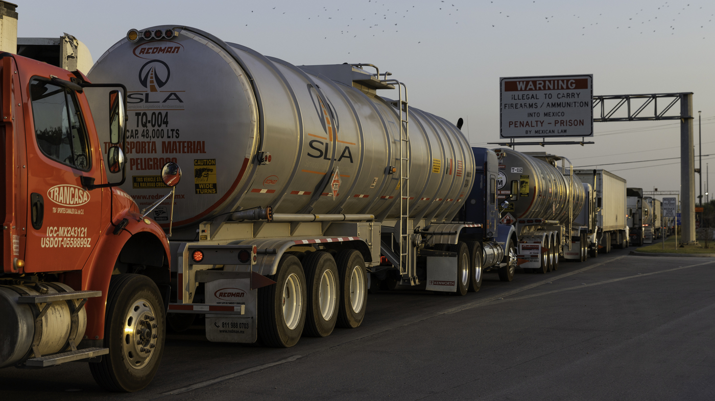 Texas border bridge lost $1 billion during governor's slowdown : NPR