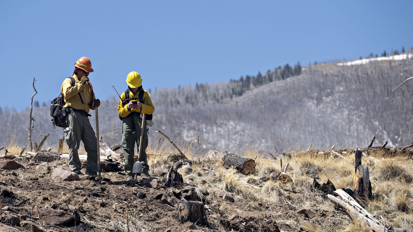 Southwest fire crews brace for return of dangerous winds : NPR