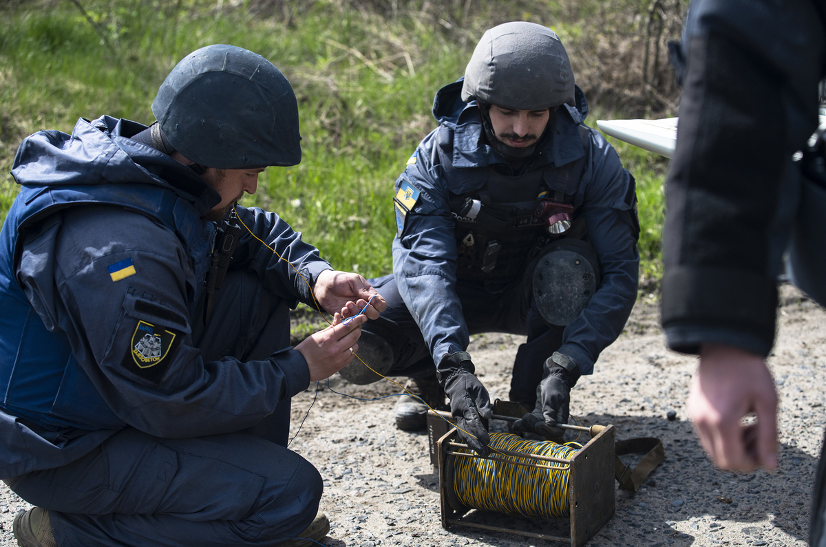 A bomb squad works to safely detonate cluster munitions in Ukraine ...