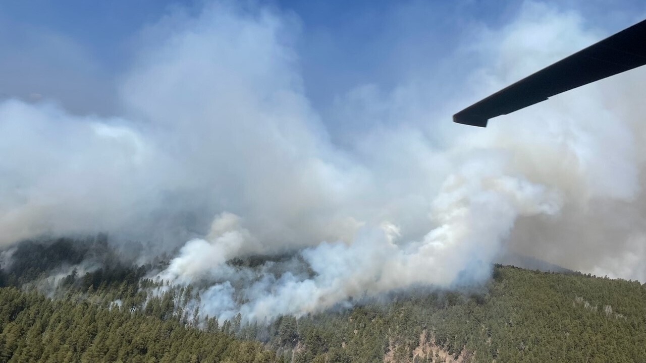 As a wildfire closes in, New Mexico residents prepare to flee : NPR