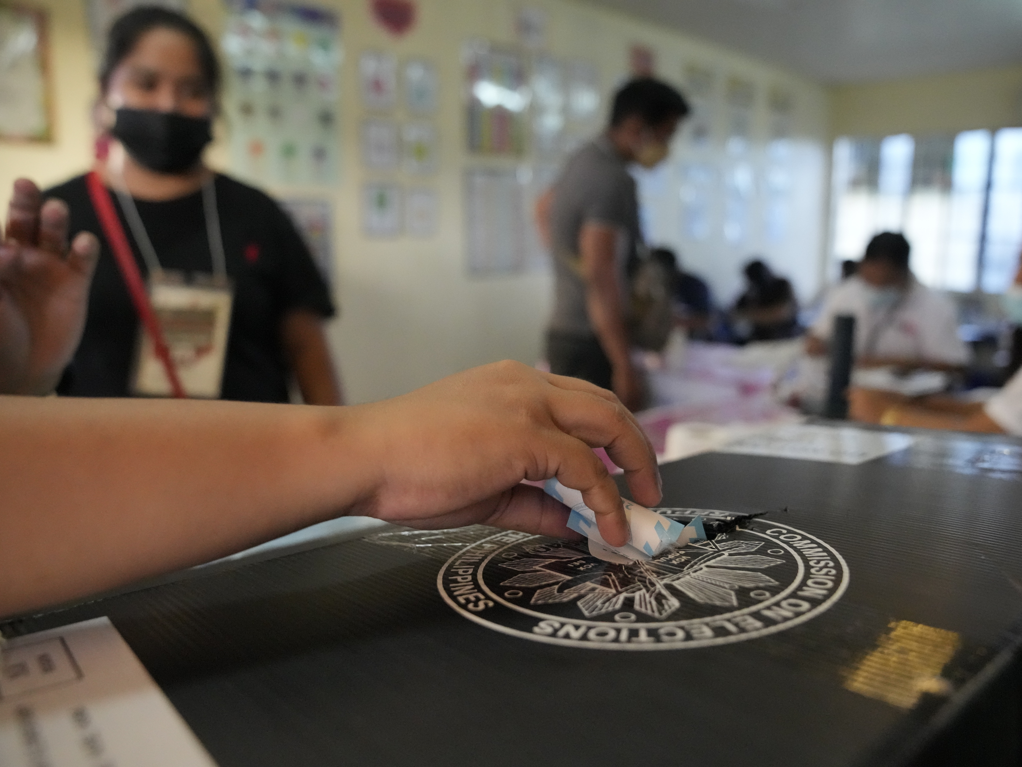 Dictator's son far ahead in Philippine presidential vote - capradio.org