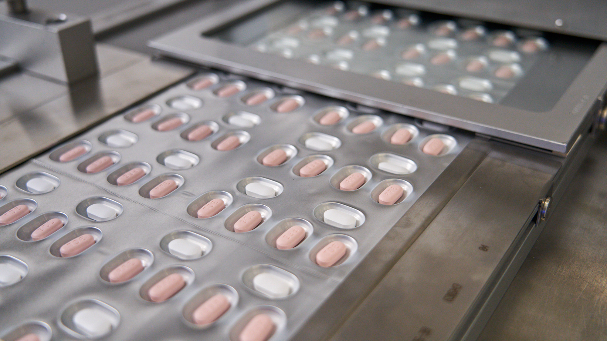 How to get Paxlovid, a pill that helps prevent COVID hospitalization ...