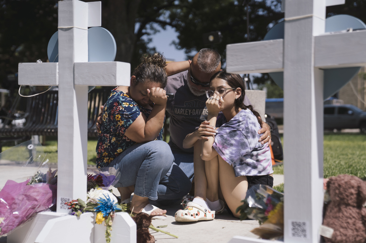 Photos: Mourners gather at memorials in Uvalde : The Picture Show : NPR