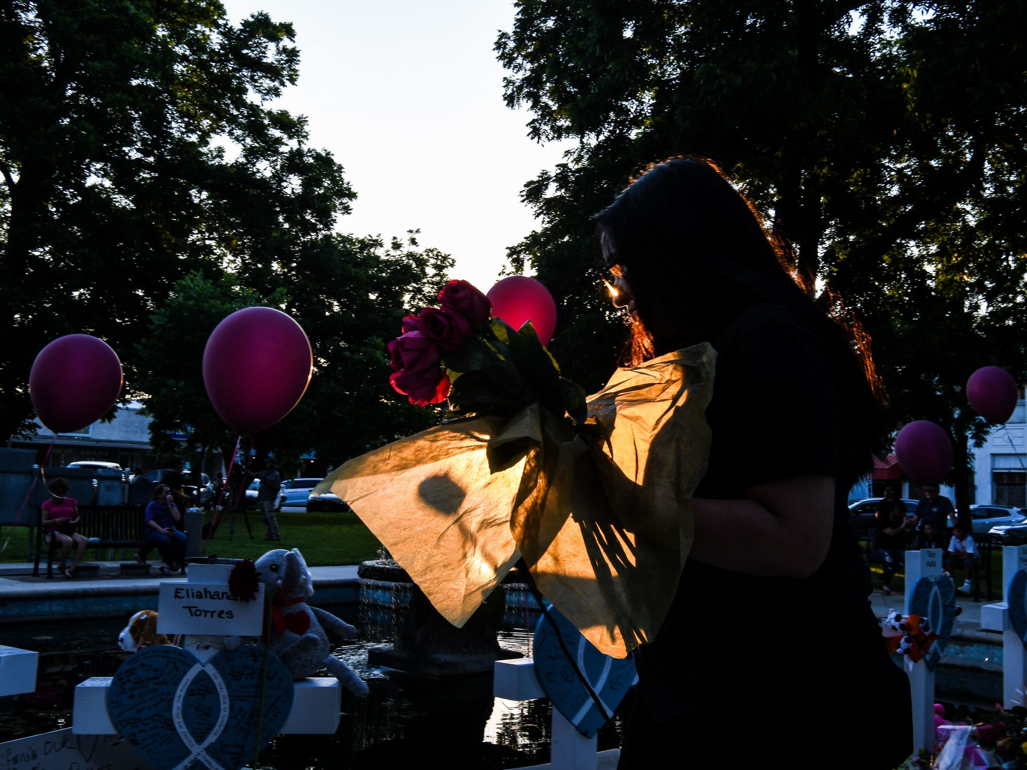 Photos: Mourners gather at memorials in Uvalde | NCPR News