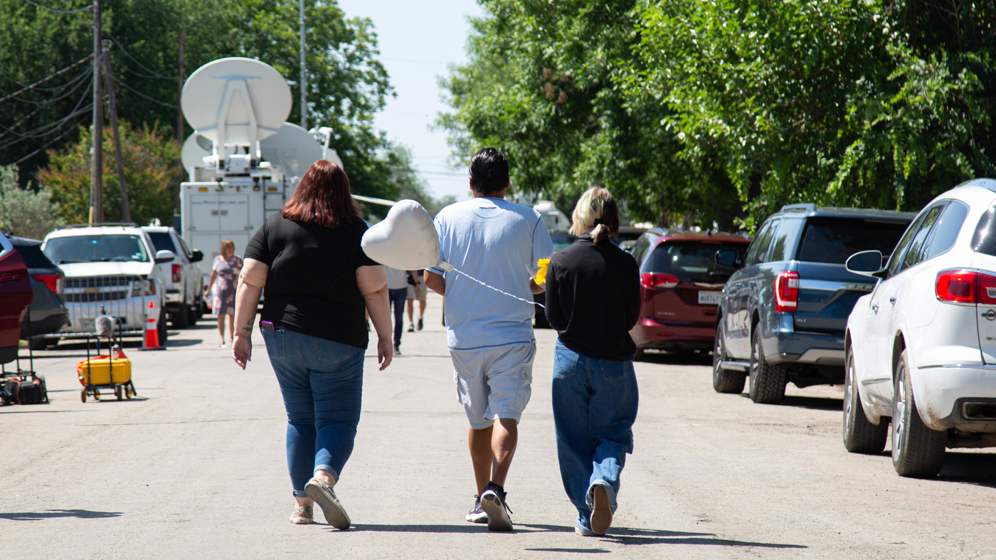 Photos: Mourners gather at memorials in Uvalde : The Picture Show : NPR