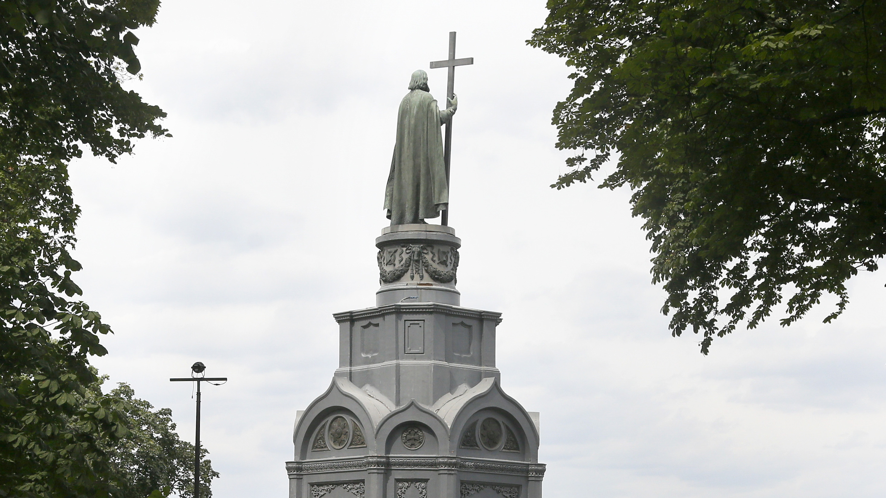 Volodymyr vs. Vladimir: How rival statues explain the Russia-Ukraine ...