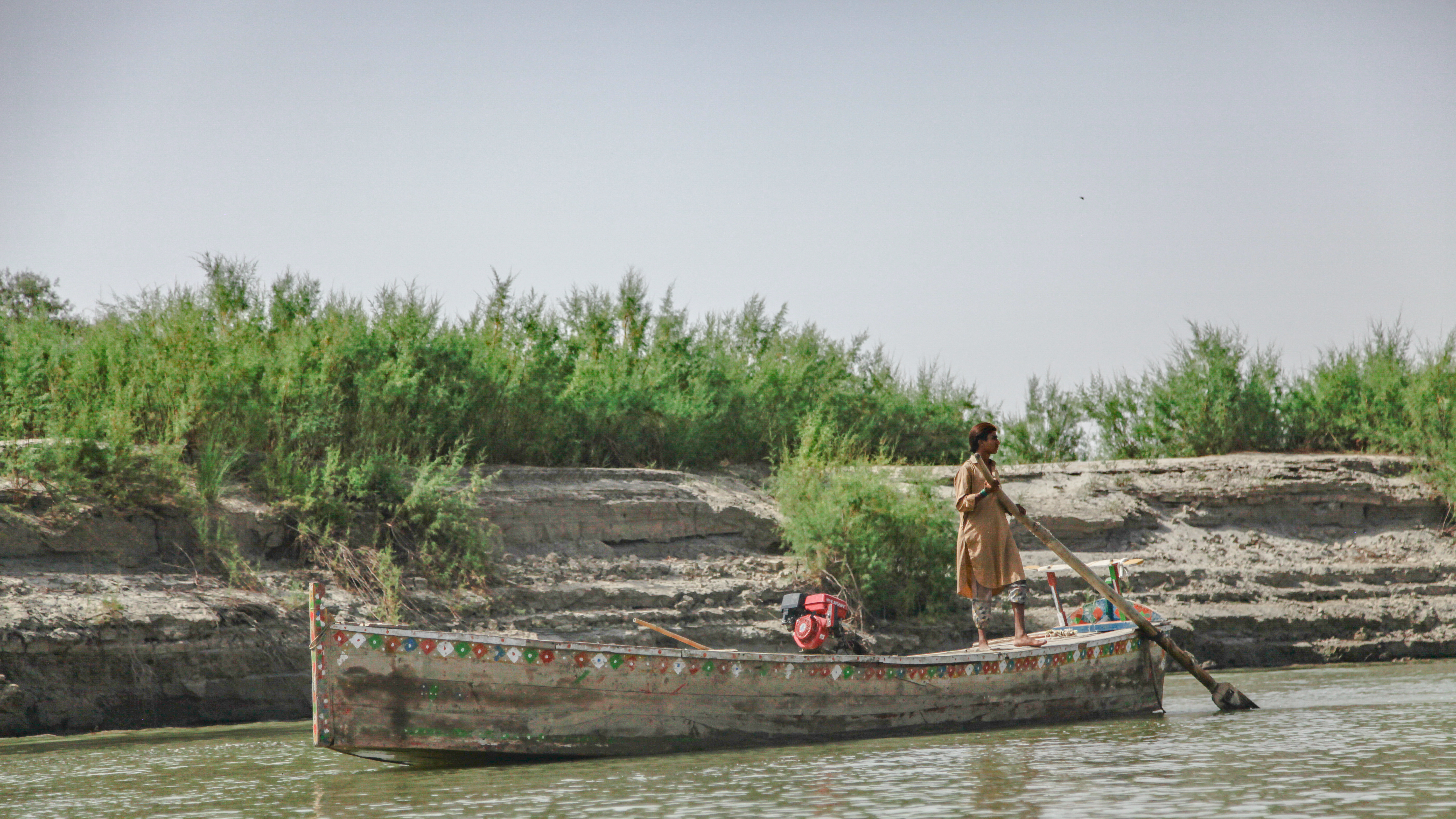 Floating in a rubber dinghy, a filmmaker documents the Indus River's ...