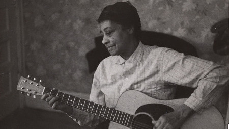 How Elizabeth Cotten's music fueled the folk revival : NPR