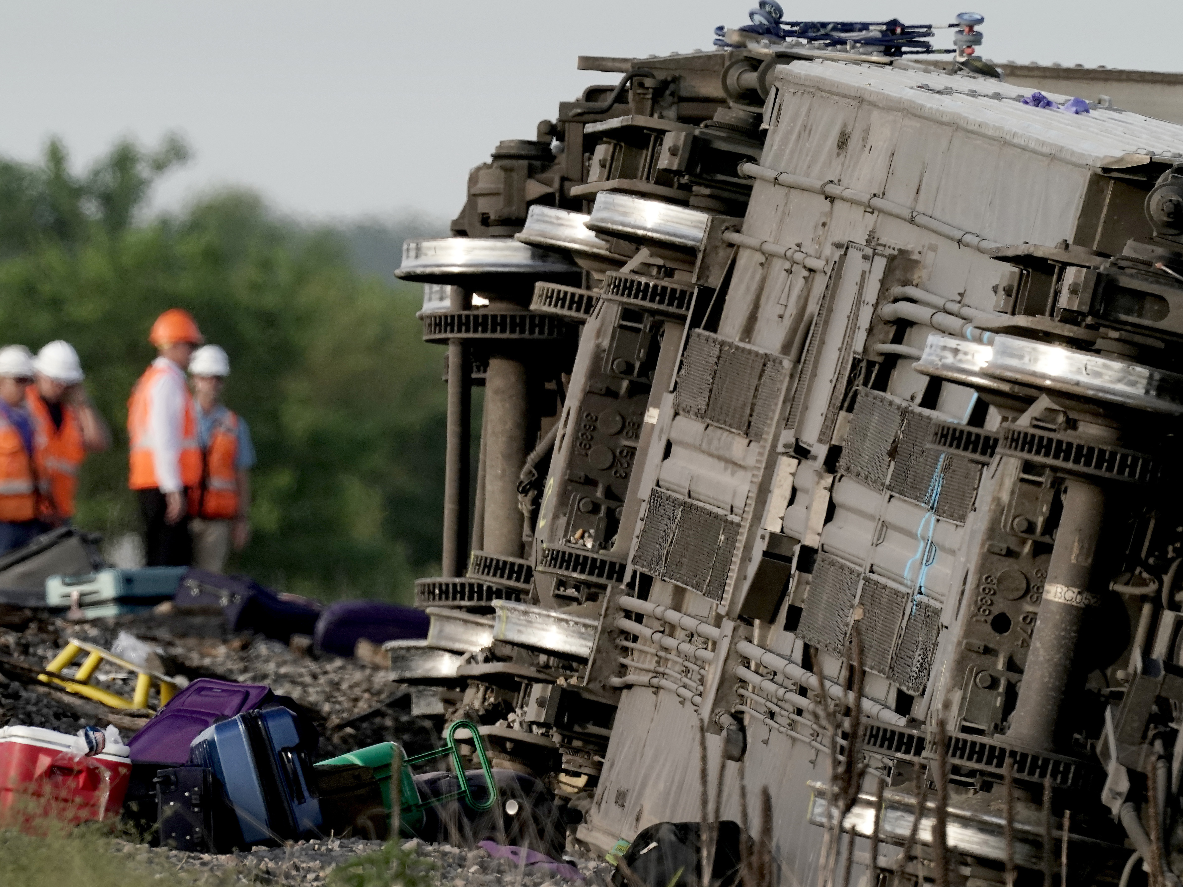 4 dead, multiple injured after an Amtrak train hits a truck and derails ...