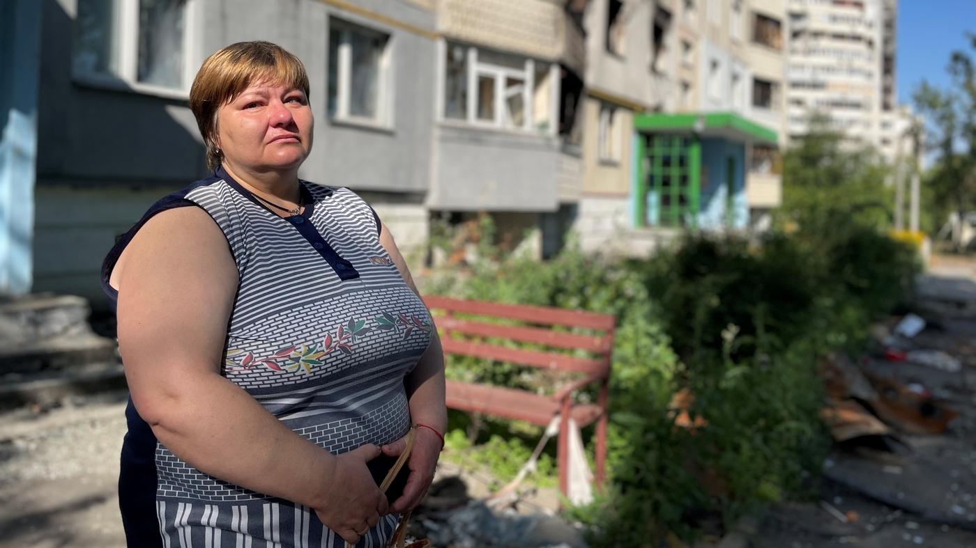 There's a war on, but Ukraine's trash collectors still have a job to do ...