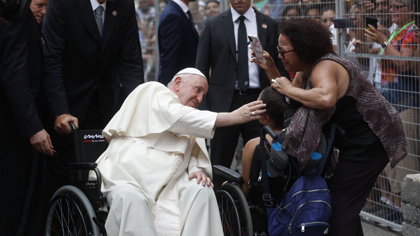 Pope Francis Apologizes To Canadas Indigenous Peoples : Consider This ...