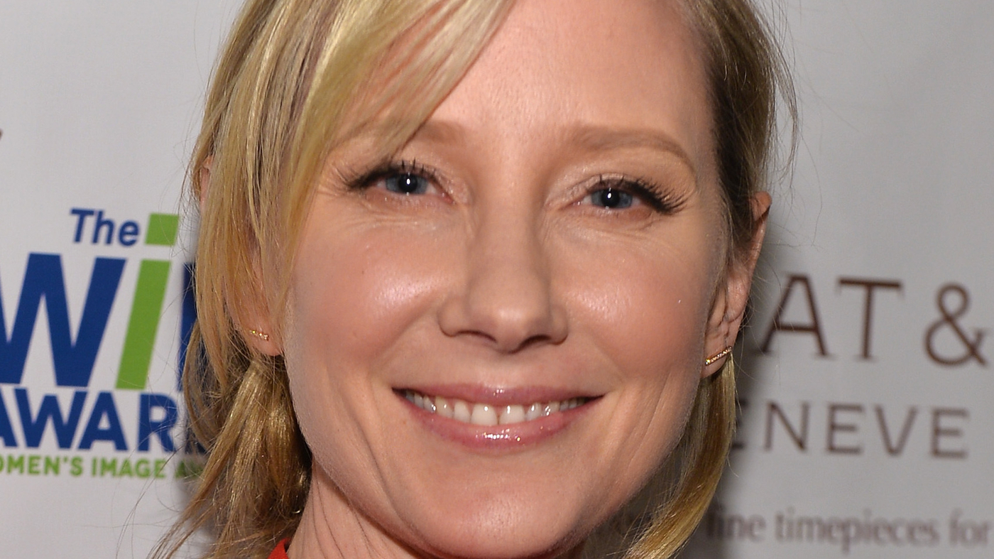 Anne Heche's hospitalization after a car crash divides social media : NPR