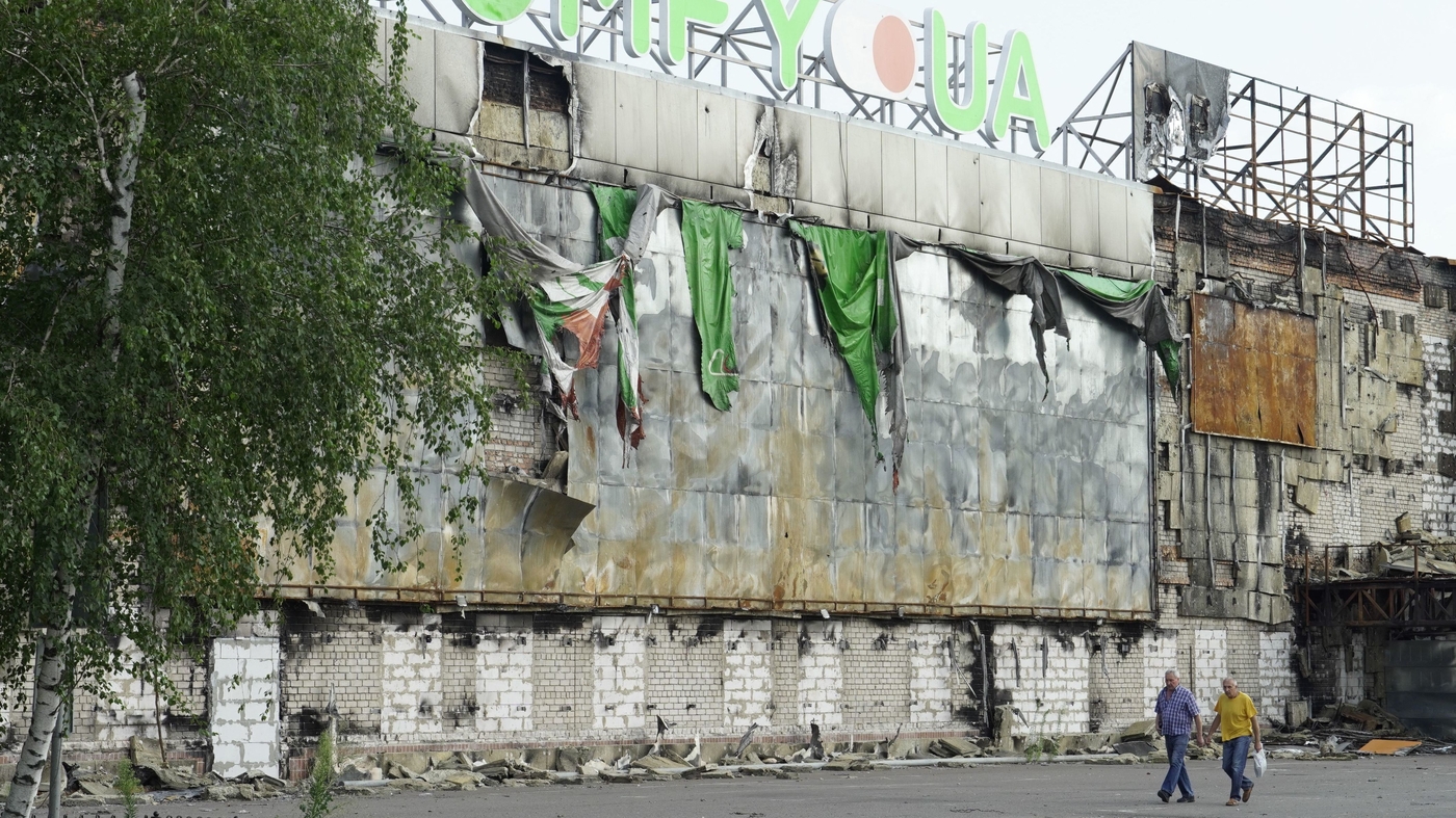Ukrainian Forces Push Toward Kherson, And A Civilian Escapes Russian ...