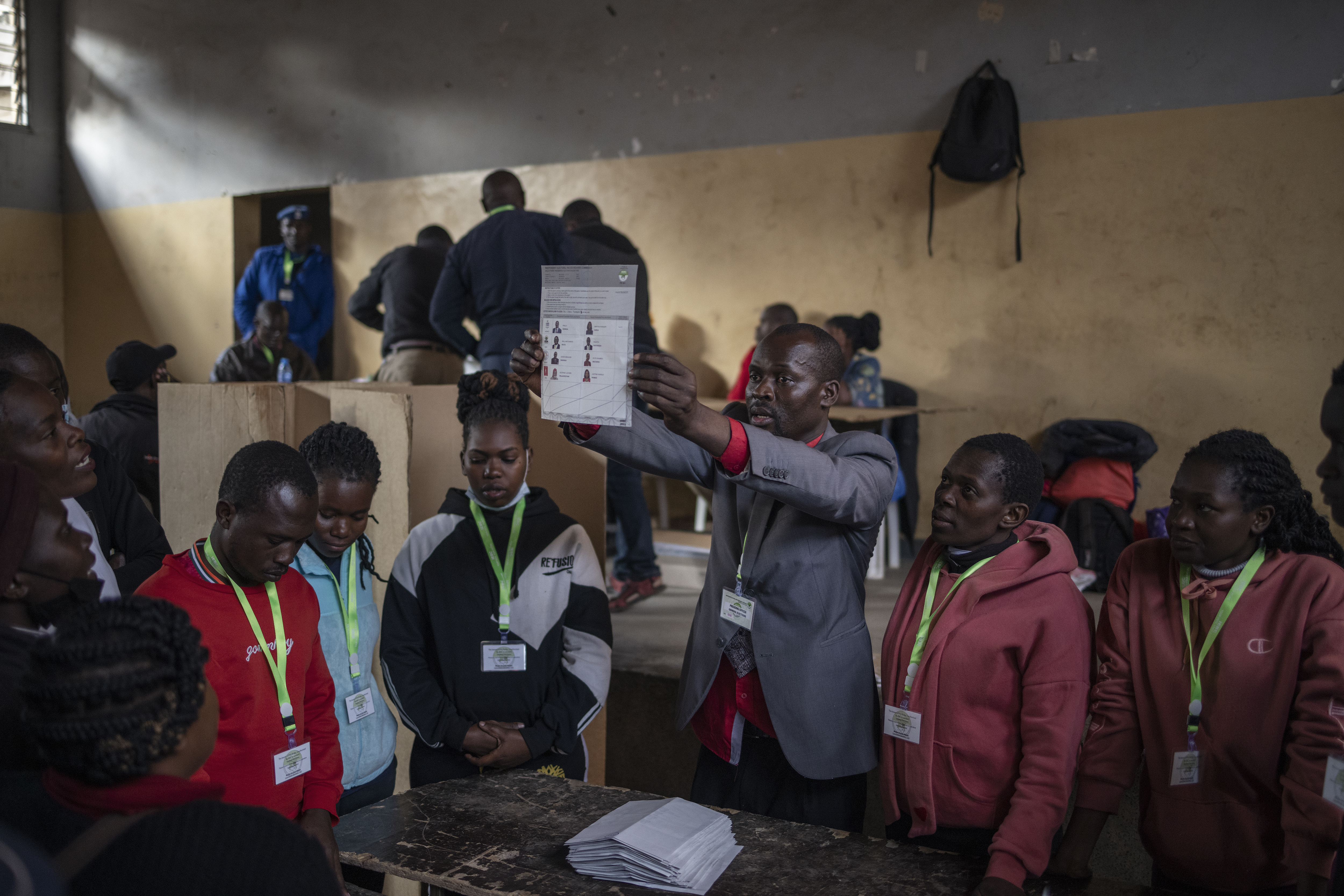 Voters cast their ballots in Kenyan presidential election with low ...